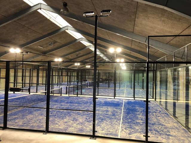 Find padelbane i Aarhus => Se alle 12 padelcentre her - Padel X3 | Padel X3