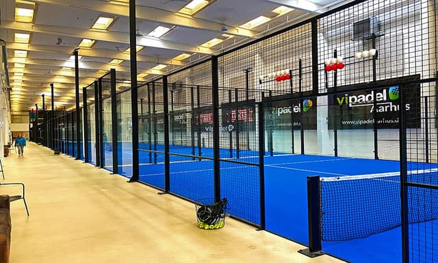 Find padelbane i Aarhus => Se alle 12 padelcentre her - Padel X3 | Padel X3